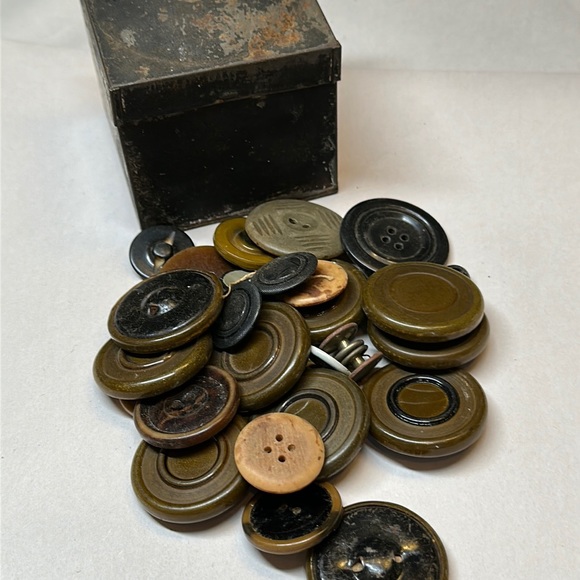 Vintage | Accents | Vintage Antique Tin Hinge Box Full Of Old Buttons ...